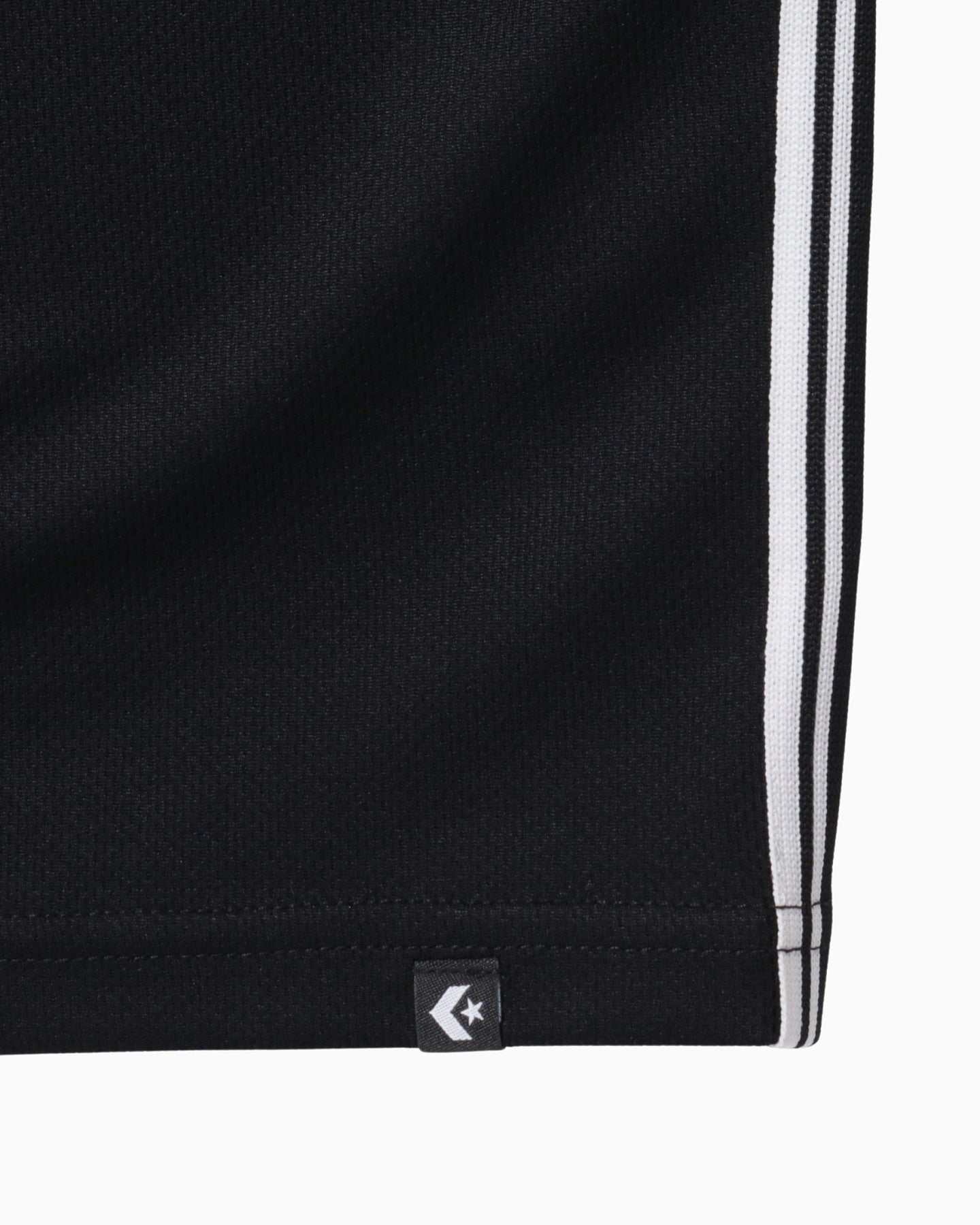 CS TAPE TEE (ブラック)– コンバース オンライン ショップ | CONVERSE ONLINE SHOP